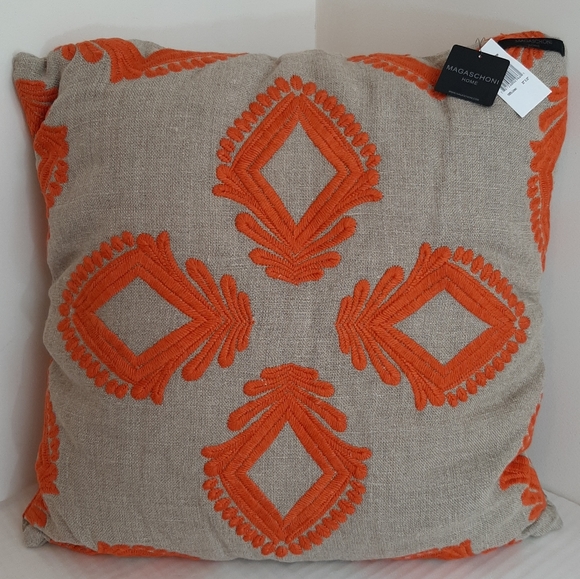 Magaschoni | Accents | Magaschoni 22 Embroidered Linen Decorative ...